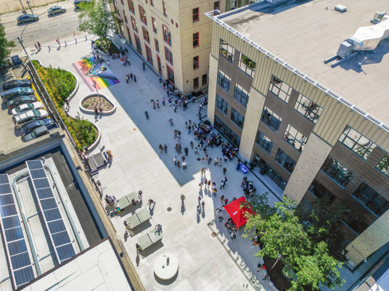 Manitou a bi Bii daziigae : RRC Polytech: Exchange District Campus
