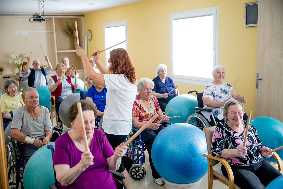 Therapeutic Recreation Facilitator for Older Adults : RRC Polytech ...